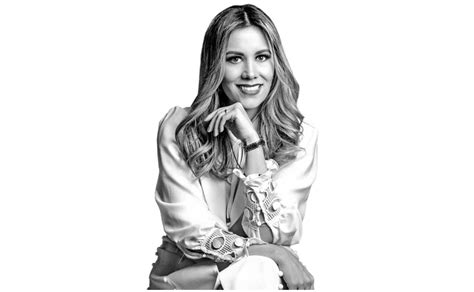 Poderosa Y Pausada Voz