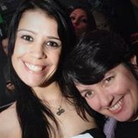 Stream Lisandra Pereira Music Listen To Songs Albums Playlists For