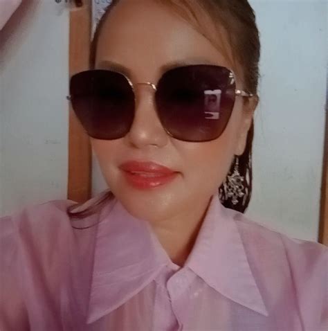 ນິນ່າຂາຍຖືກ ນິນ່າຂາຍຖືກ Added A New Photo