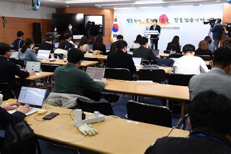 공수처 간담회 결과 브리핑하는 이용호 간사 전자신문