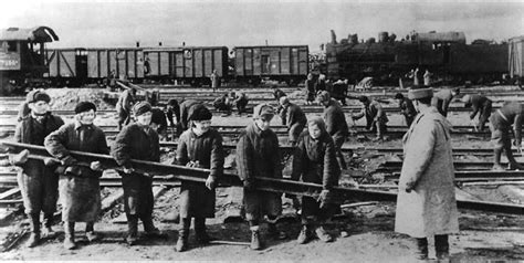 Женский лагерь фото ГУЛАГ Soviet History Gulag Scenes