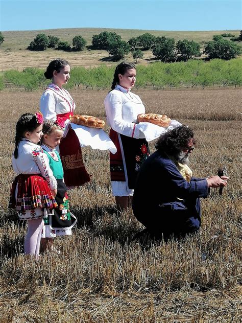 В Айтос откриха жътвата с водосвет за здраве и богата зърнена реколта