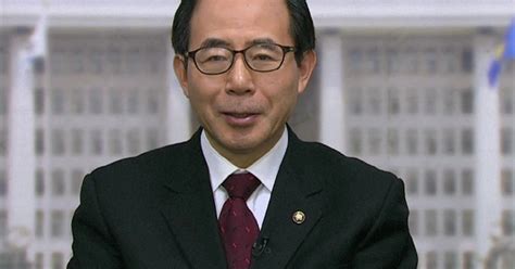 김성곤 민주당 의원 대통령 뽑은 국민을 봐서 예우 지켜야