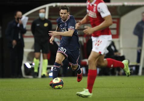 Así Fue El Ingreso De Lionel Messi En El Psg Confusión En El Cambio
