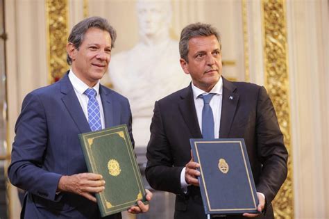 Massa Confirmó Que Se Trabaja Para Tener Una Moneda Común Con Brasil