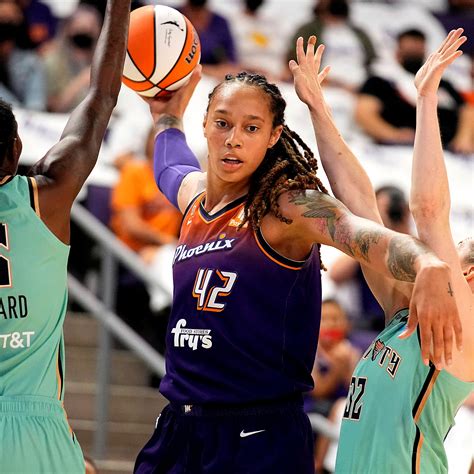 Brittney Griner What To Know About The Detained Wnba Star Us Weekly