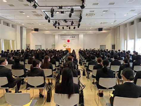 令和4年度の入学式を挙行しました。 足利デザイン・ビューティ専門学校