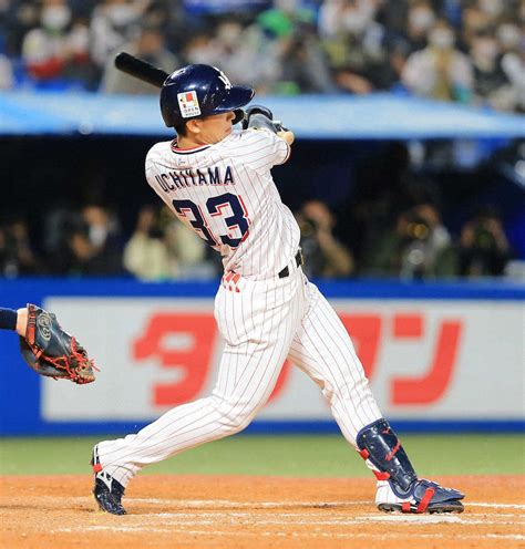＜ヤ・オ＞9回、内山壮が左越えに3ランを放つ（撮影・篠原岳夫） ― スポニチ Sponichi Annex 野球