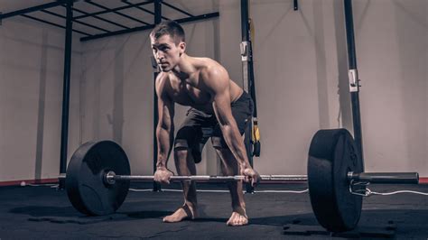 Should You Deadlift Barefoot Heres What The Experts Say Barbend