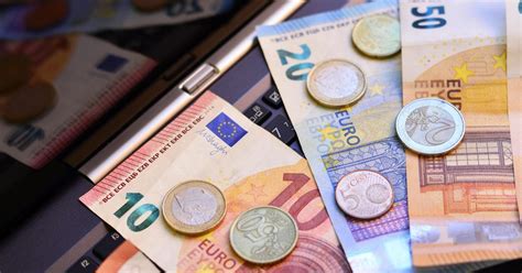S ponarejenimi dokumenti dvigovali gotovino z računov škode za več kot