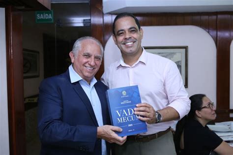 Senador Izalci é Top Renato Neves