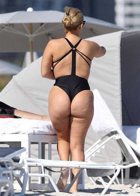 Voluptuous Milf In Swimsuit Poppycock2k