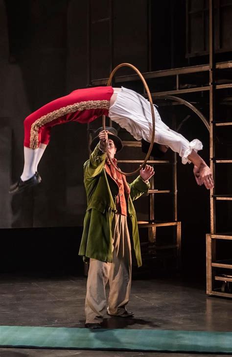 Acrobat Actor Raphael Cruz Recently At Lookingglass Dies In Paris