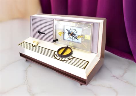Lavender Mauve Tan 1960 Sylvania Model 5c12 Vacuum Tube Am Clock Radio
