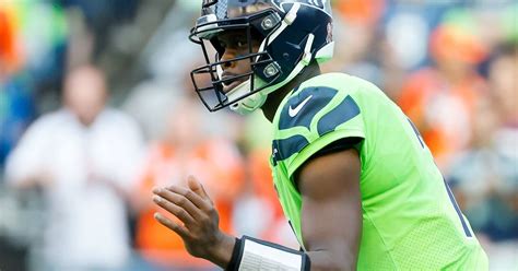 How Using Wristband Has Helped Seahawks Qb Geno Smith Run Offense More