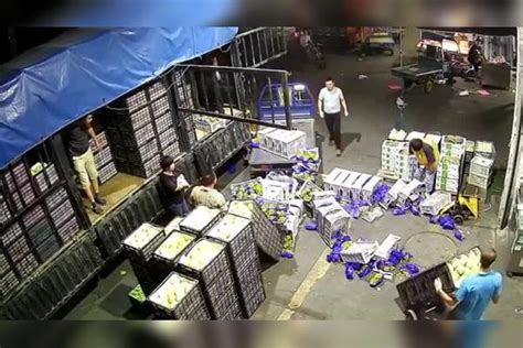 还好公司装了监控，要不然我死活不信男司机也能干这事！监控死活公司