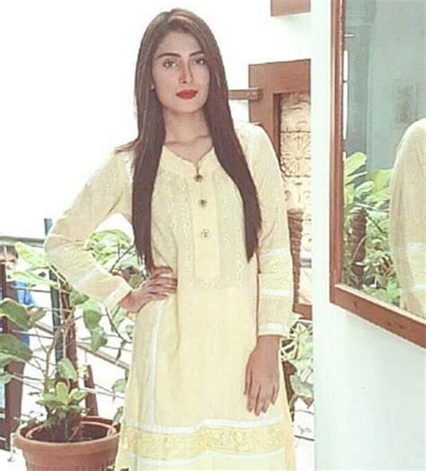 Pin Di Jiya Khan Su Ayeza Khan