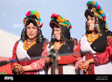 Kelaat Mgouna Morocco 05 05 2025 Moroccan Berber Women Dancing And