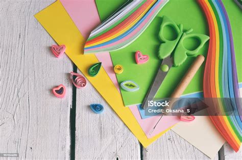 관상 주름을 달기 기술입니다 종이 스트립 꽃가 위 요소 휴가 테마에 수 제 공예 생일 어머니의 날 3 월 8 일 결혼식 훈장 또는 인사말 카드 만들기 어린이 Diy 개념 0