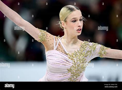 Kimmy Repond Sui During Women Short Program At The Isu World Figure