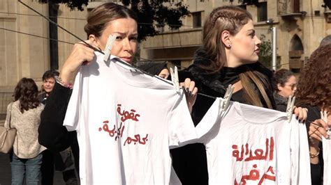 تظاهرة نسائية أمام البرلمان اللبناني لتشديد العقوبات على جرائم العنف