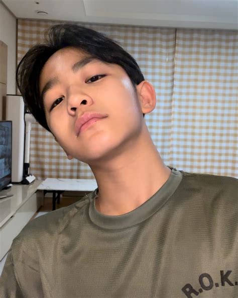 김소리 박제요청으로 ෆ 갠적으로 실물이 더 낫다 생각케🥴 중학생 11 11년생 학생 Instagram