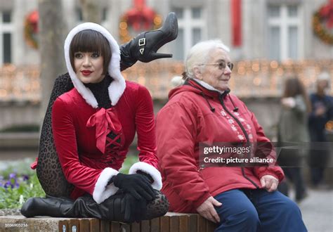 Contortionist Alina Ruppel Shows Off Her Skills Beside A Member Of