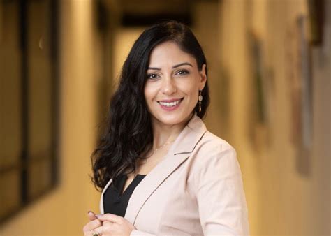 עופרי בס קוסמטיקאית ומדקרת על פי תורת הרפואה הסינית