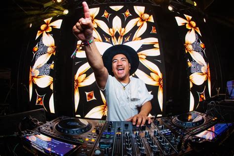 Welcome Sammy Taggett To The Social Media Revenue Summit Stage Im