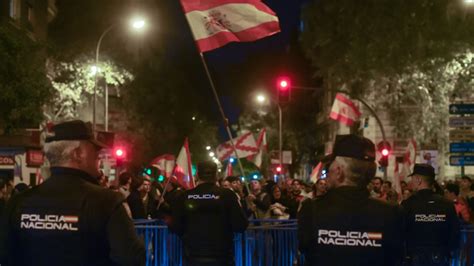 La Policía requisó una pistola a un alférez en las protestas de Ferraz
