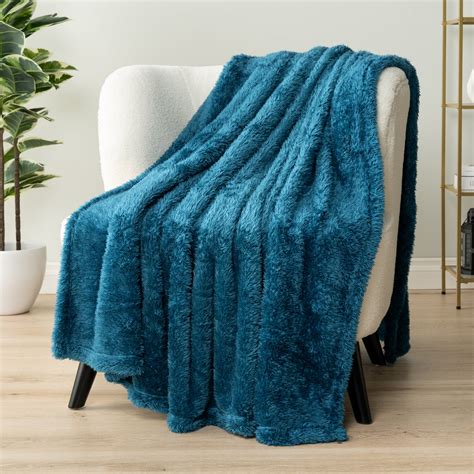 Pavilia Sherpa Throw Blanket For Couch Sofa Turquoise Teal Blue Fluffy