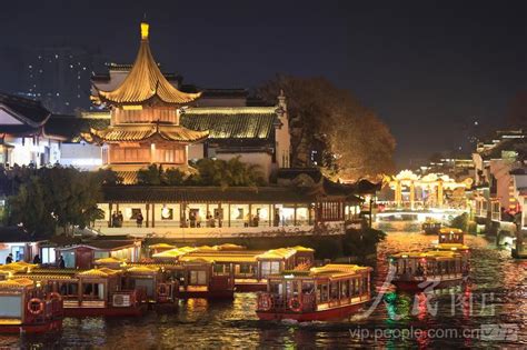 江苏南京：秦淮灯会璀璨亮灯 人民图片网