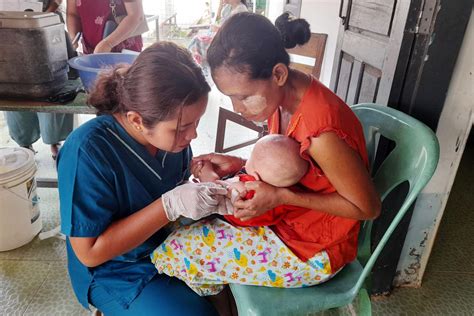 မကွေးတိုင်းဒေသကြီးအစိုးရအဖွဲ့ဝန်ကြီးချုပ် ဦးတင့်လွင် E Government အထောက်အကူပြု ကွန်ပျူတာသင်တန