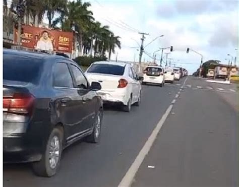 Fluxo Intenso De Veículos Na Rodovia De Guriri Na Tarde Desta Sexta