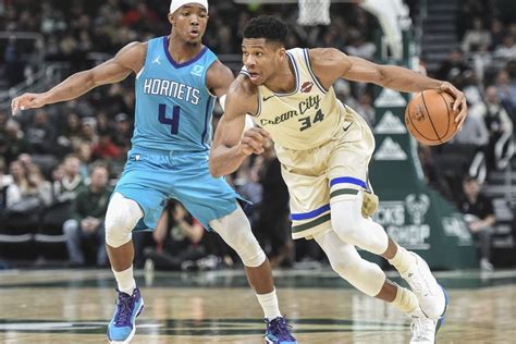 Milwaukee Vs Charlotte Bucks Steamroll Hornets 137 96 Brew Hoop