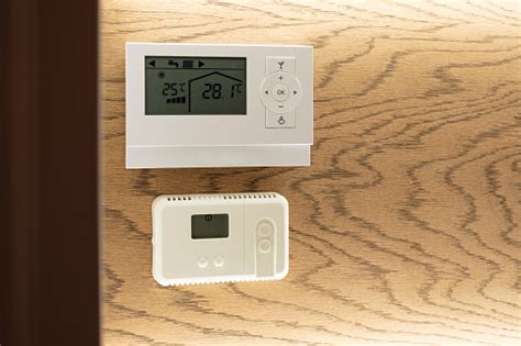 온도 조절장치 난방 에어컨 및 제어 장치 현대적인 거실 장식 에어컨에 대한 스톡 사진 및 기타 이미지 에어컨 완벽 열 개념 Istock