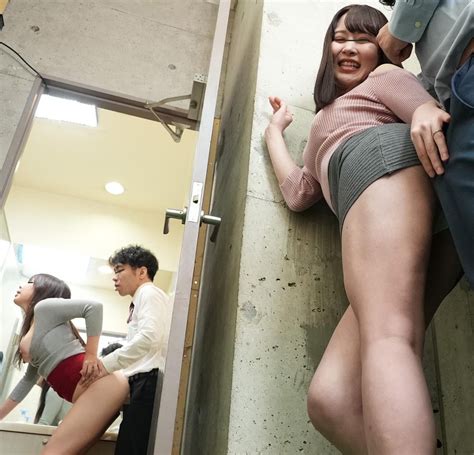 同窓会でエロい人妻に成長した初恋の女とヤッちゃった！廊下やトイレや主人の留守宅に無防備パンチラで誘われラッキーsexできたもんね