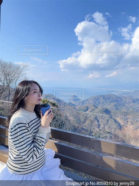 携帯電話で話している人の写真・画像素材 Snapmart（スナップマート）