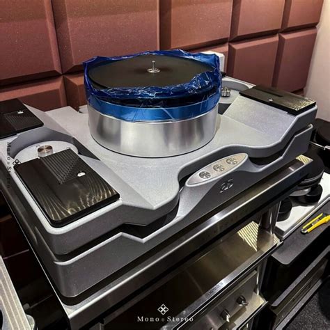 Acoustical Systems Astellar Turntable Ultimate High Fidelity