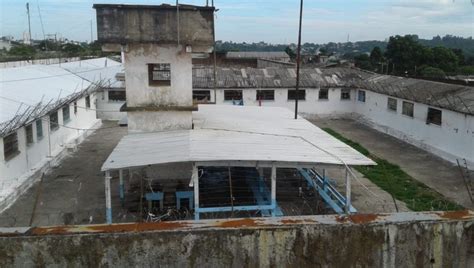 Alerta Detentos Escalam Pulam Muro E Fogem De Presídio
