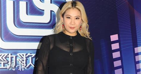 鄭欣宜入院照腸鏡 醒後發現被綁牀上 1426 20210526 Showbiz 明報 Our Lifestyle