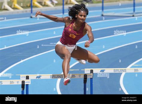 Anna Cockrell Of Southern California Wins The Womens 400m Hurdles In