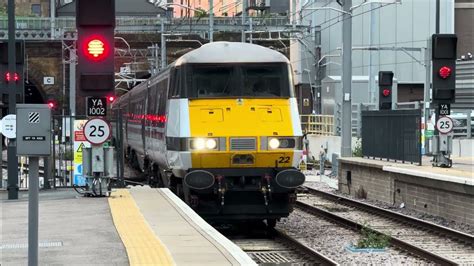 Trainspotting Lner Class 91 225 Set 91105 Youtube