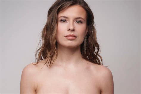 Luisa Neubauer Provoziert Establishment Mit Nackter Aktion Derwestende