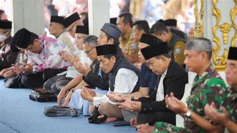 Yana Mulyana Ditahan KPK Di Jakarta Di Bandung Ribuan Ulama Kumpul