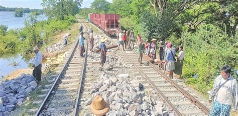 မိုးရွာသွန်းပြီး ဒုဋ္ဌဝတီမြစ်ရေမြင့်တက်မှုကြောင့် ရန်ကုန် မန္တလေးရထားလမ