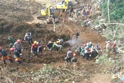 Sar Team Finds Three Bodies Buried Under Avalanche In Cianjur Antara News