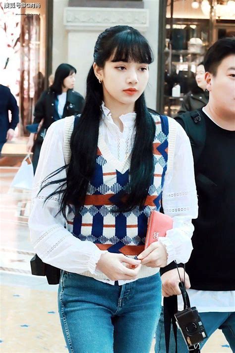 Lisa的私服穿搭 不愧是“人间芭比” 可盐可甜还有点小诱惑lisa