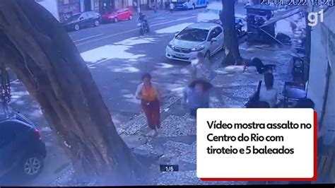 Vídeo mostra tiroteio em saidinha de banco baleados no Centro do Rio Rio de Janeiro G