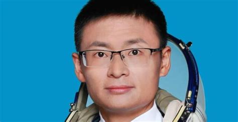 桂海潮说“坐火箭太爽了”，网友喊话“你还有七个学生没毕业”腾讯新闻